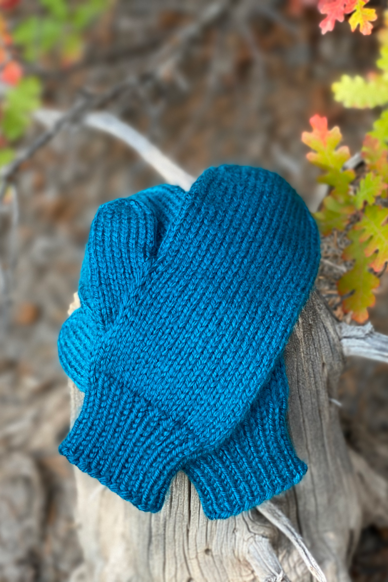 Simple Mitten Knitting Pattern - PurlsAndPixels