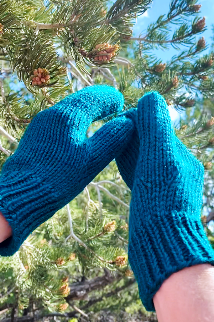 Simple Mitten Knitting Pattern - PurlsAndPixels