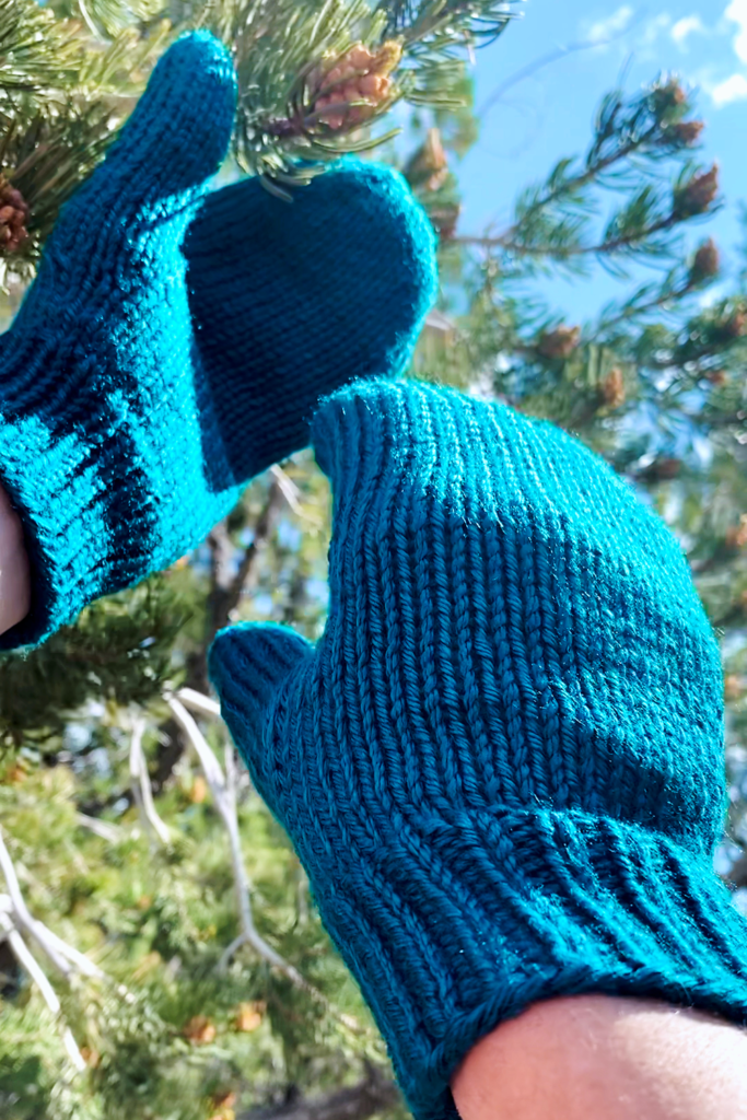 Simple Mitten Knitting Pattern - PurlsAndPixels