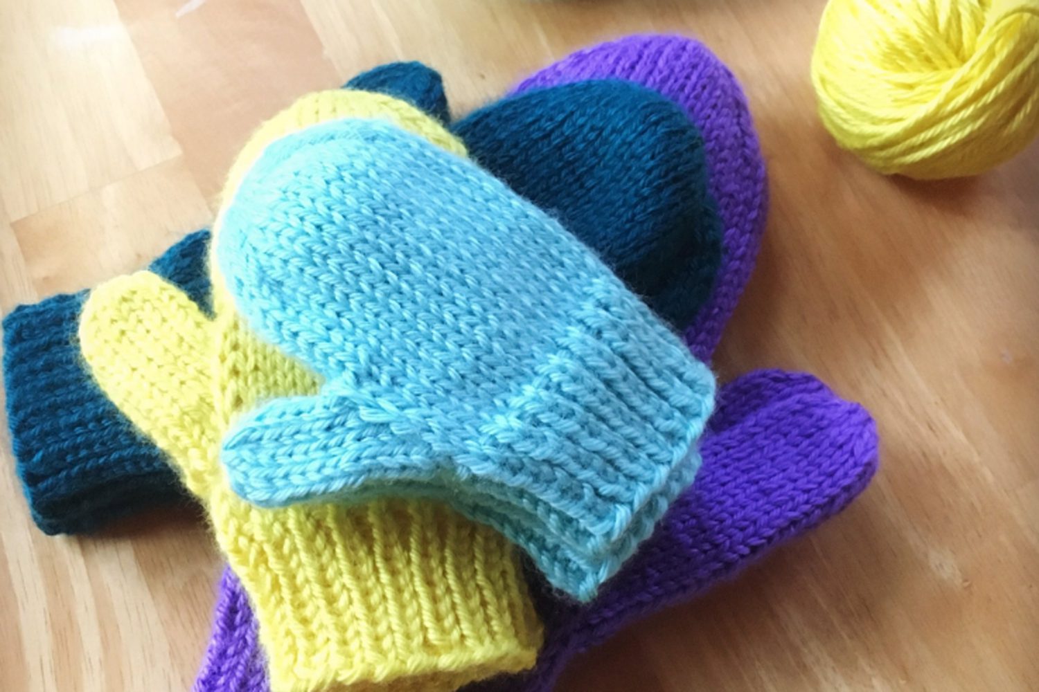 Simple Mitten Knitting Pattern PurlsAndPixels