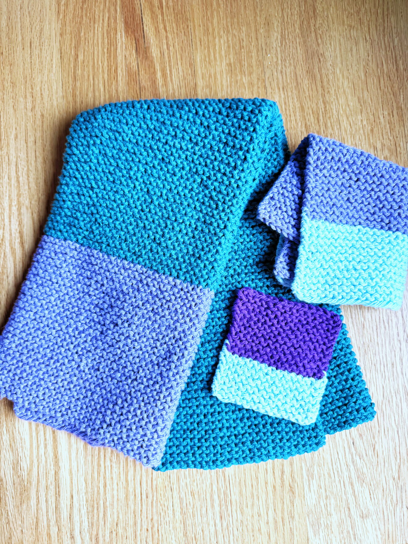 Two Tone Garter Stitch Washcloths PDF Knitting Pattern - PurlsAndPixels