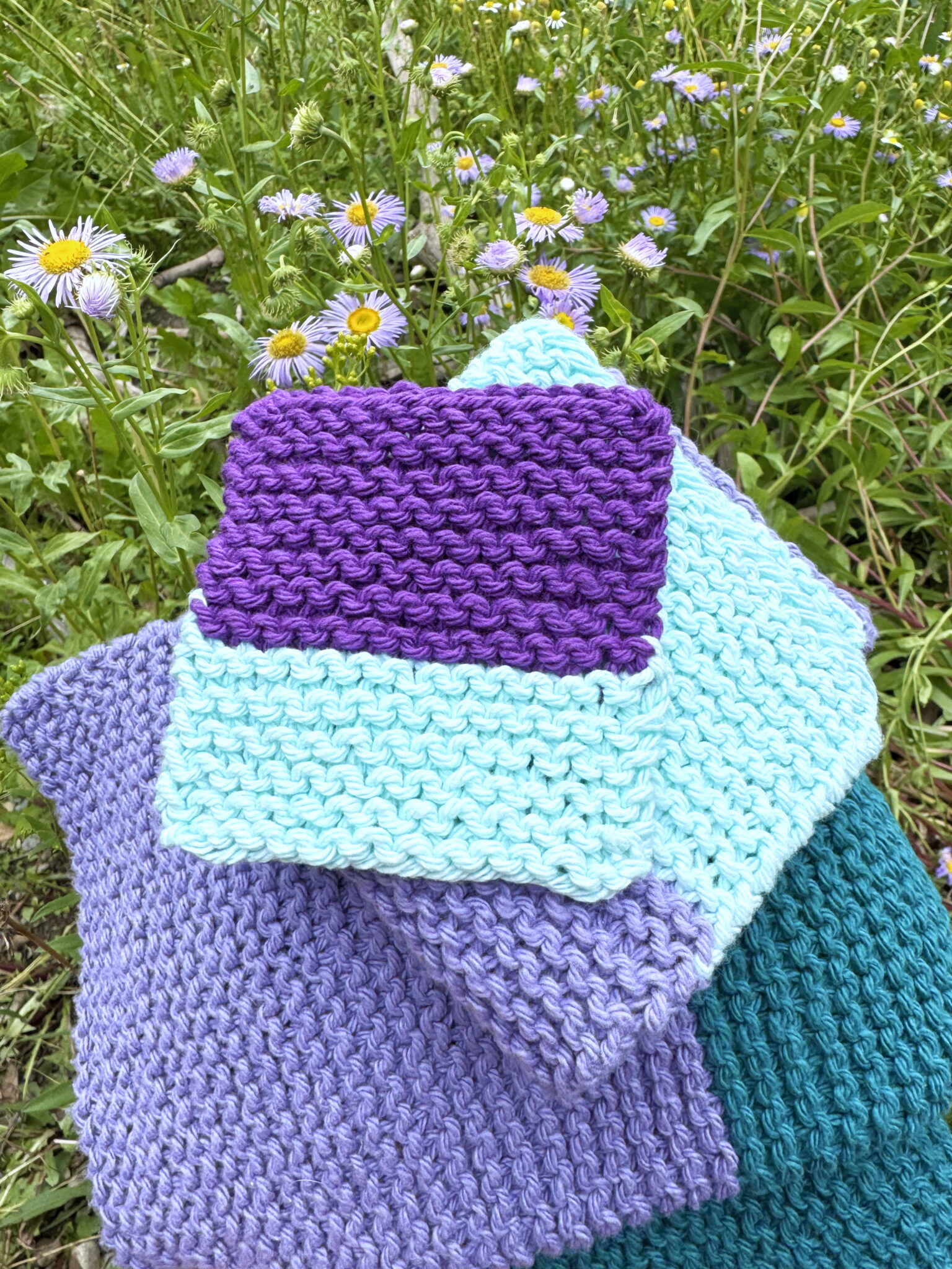 Two Tone Garter Stitch Washcloths PDF Knitting Pattern - PurlsAndPixels